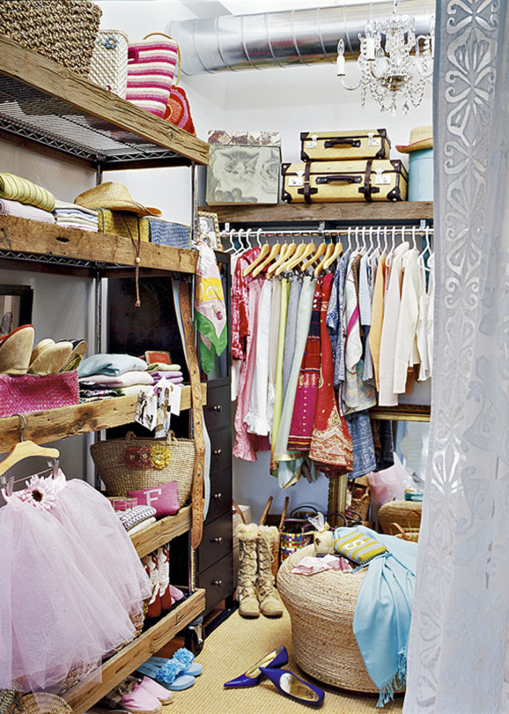 Open clothes storage