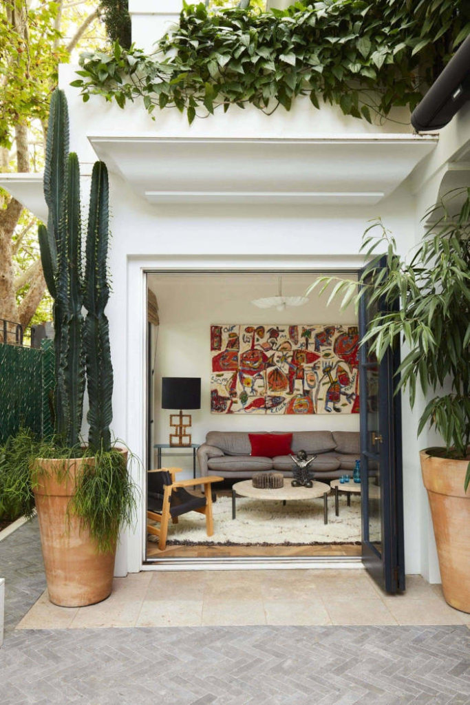 A green courtyard house