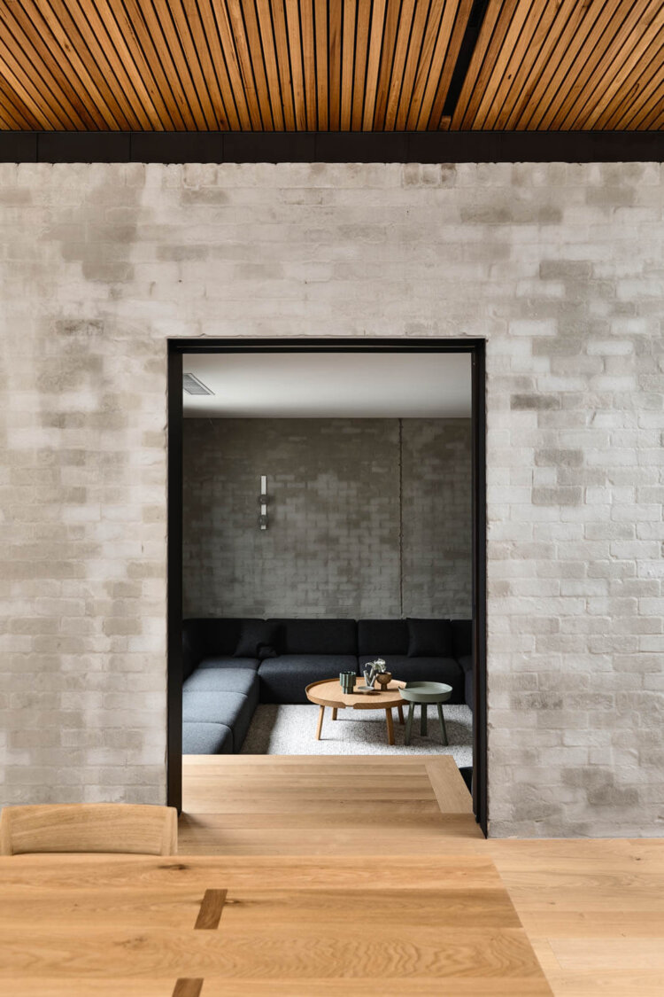 A pared back modern extension to a heritage home in Melbourne