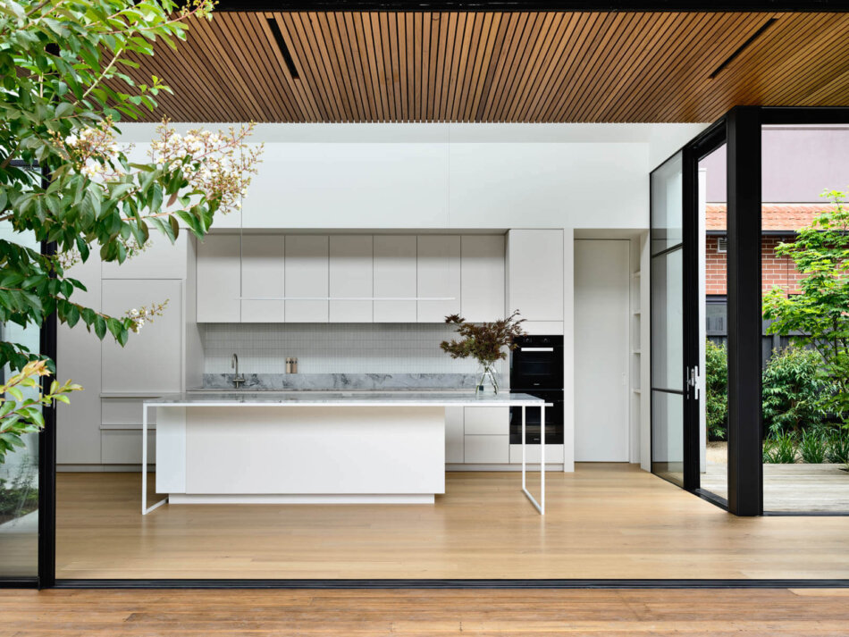 A pared back modern extension to a heritage home in Melbourne