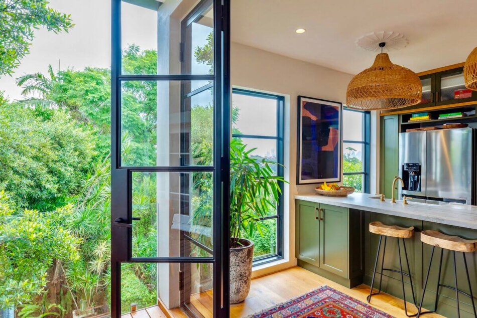 A kitchen amongst the trees