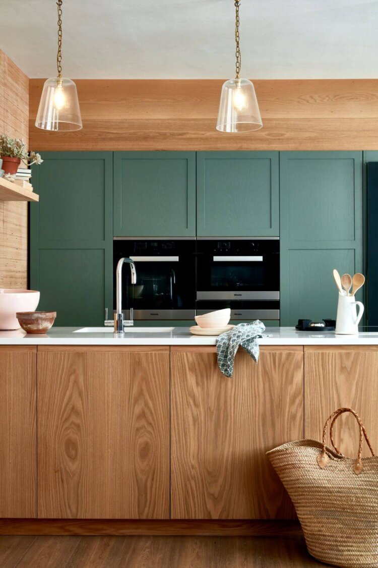 Contemporary oak kitchen with Shaker elements