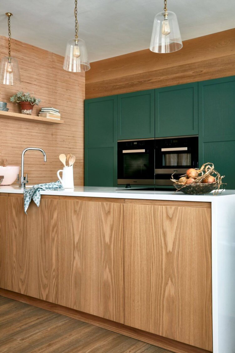 Contemporary oak kitchen with Shaker elements
