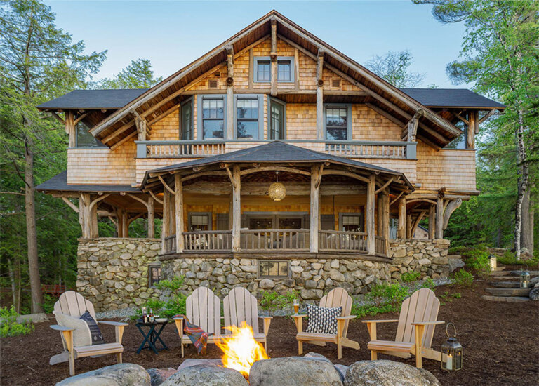 A lakeside family retreat