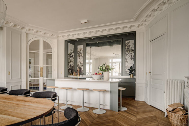 Refreshing a Haussmannian apartment (and keeping original features!)