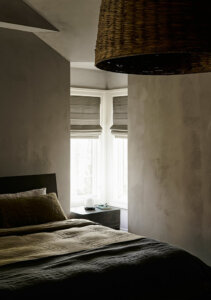 A lakeside Cape Cod-style home in Connecticut