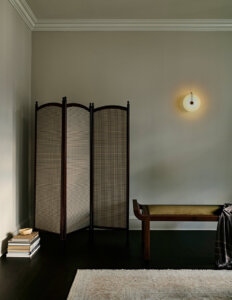 A lakeside Cape Cod-style home in Connecticut