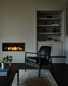 A lakeside Cape Cod-style home in Connecticut