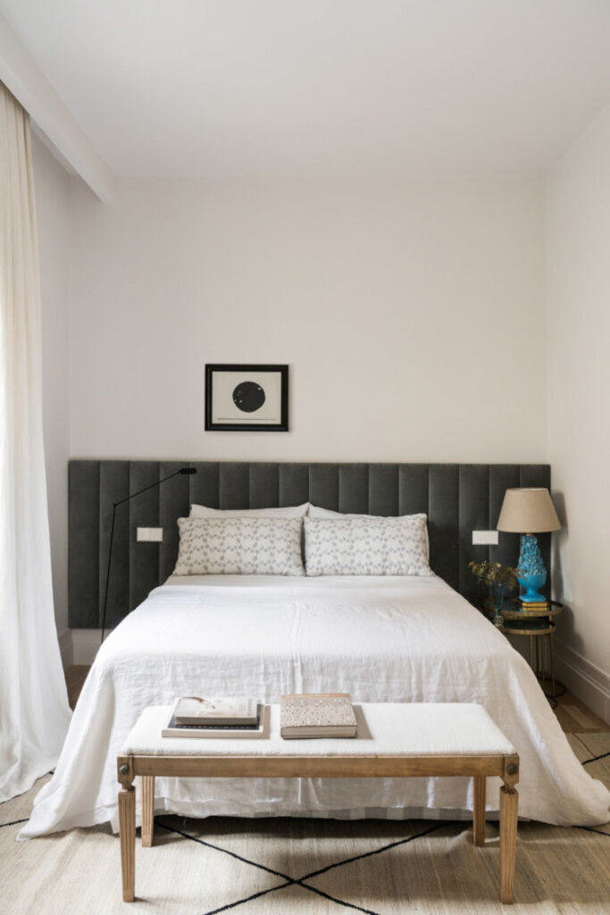 A refined all white apartment in Madrid